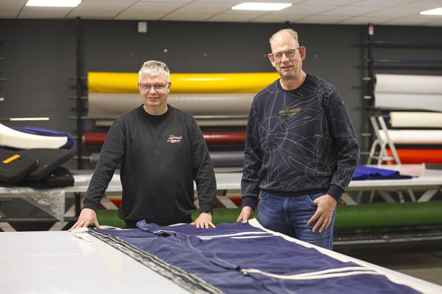 Henk uit Wolvega is nieuwe eigenaar van zeilmakerij Lampe in Emmeloord ...